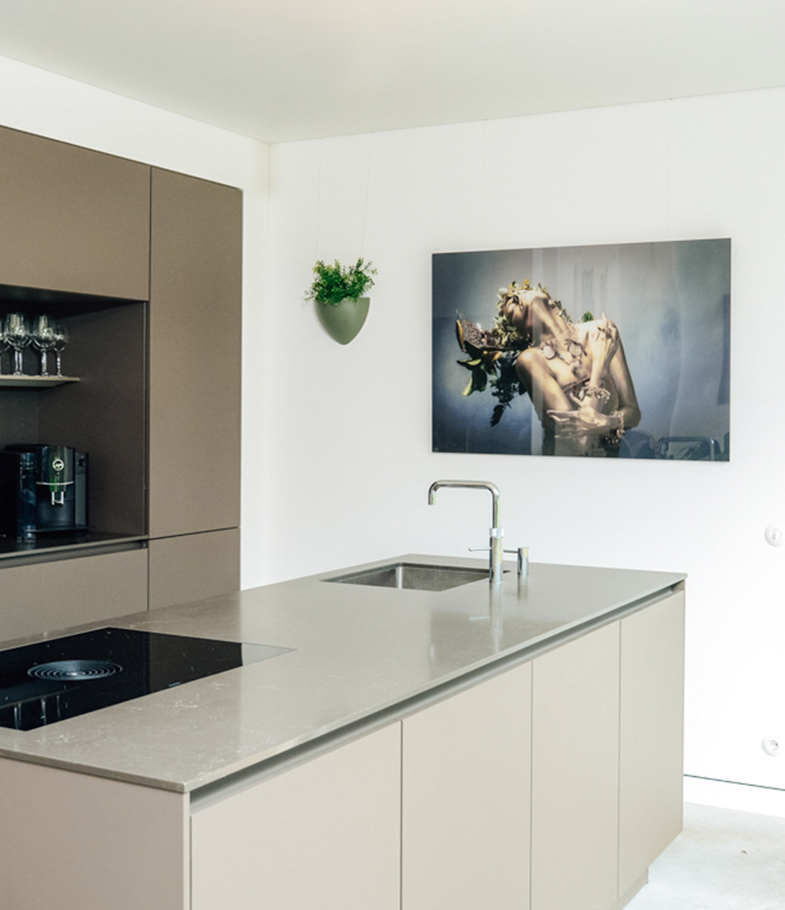 Shadowline Drywall - Artiteq integrated picture hanging rail